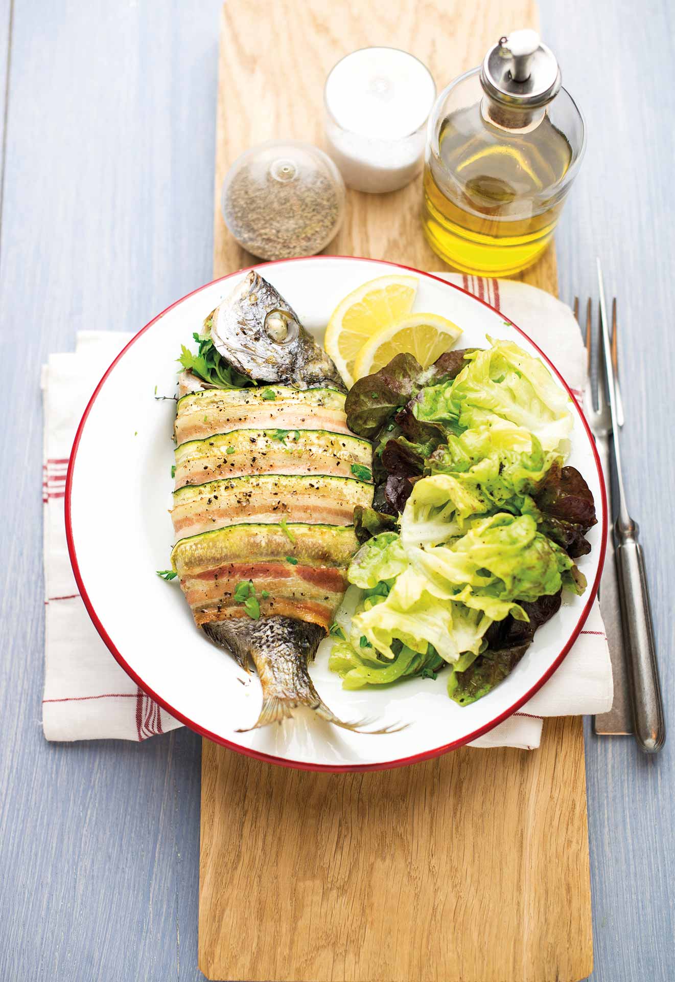 Sarago in crosta di zucchine e bacon con insalata alla senape - Coop Sole